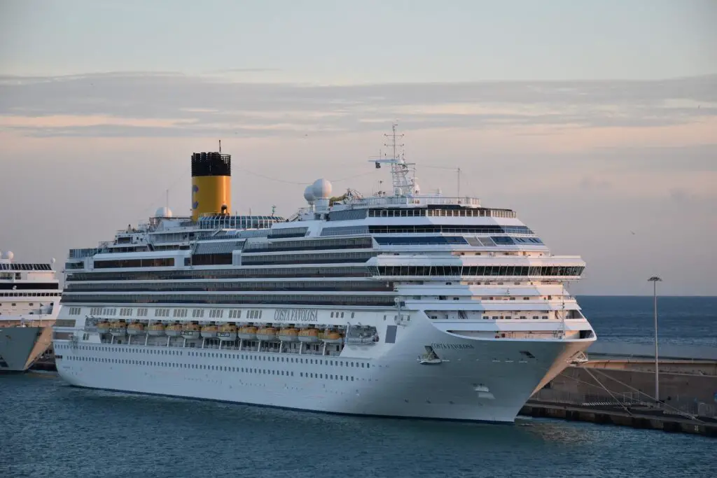 Costa Favolosa: Aktuelle Position, Angebote & Schiffsdaten 2025 / 2026 - Kreuzfahrt.org